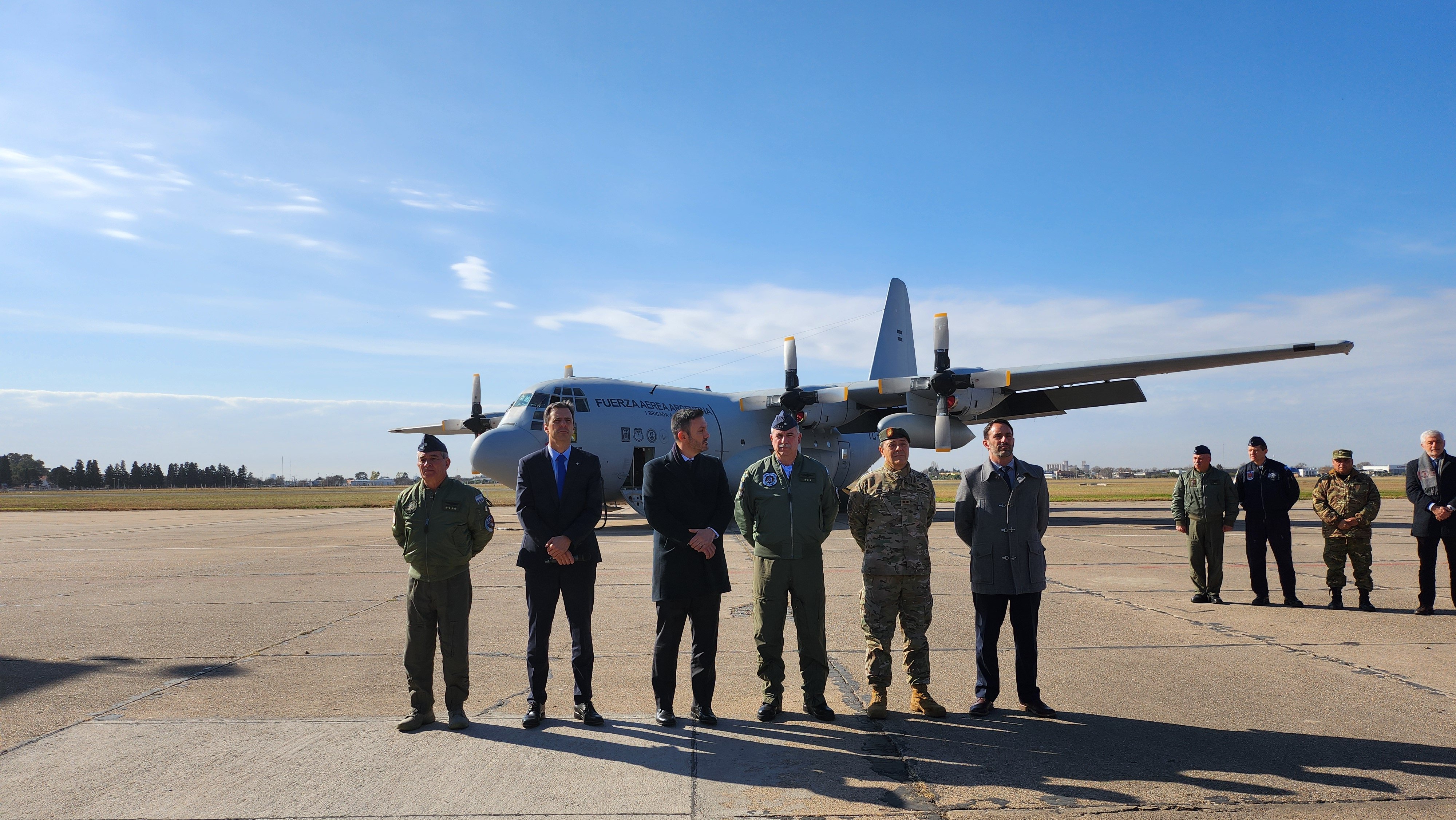 Con la presencia del ministro Luis Petri, FAdeA entregó un avión ...
